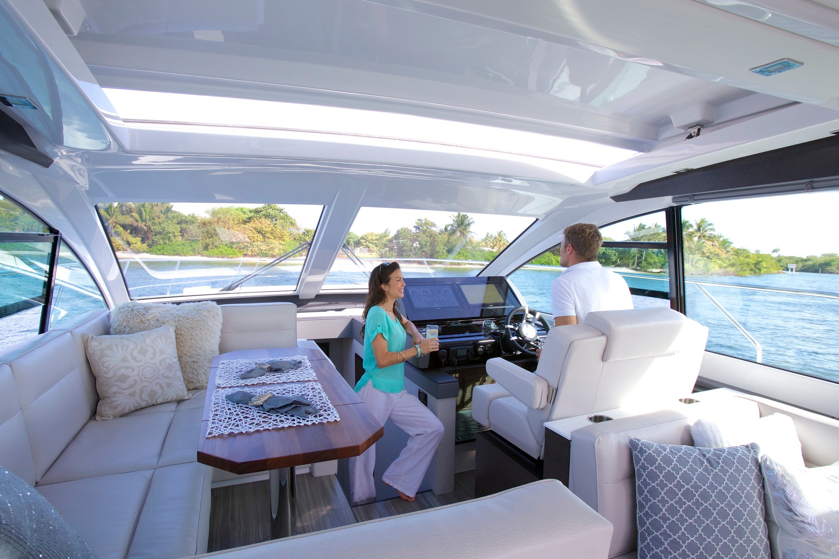 Cruisers Yachts vs. Sea Ray: What’s the Difference, and Which is Right ...